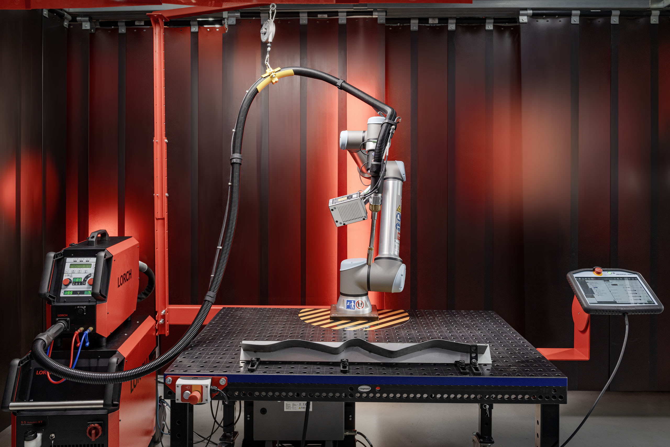 The SeamPilot will find, detect, and track the weld seam – even with high tolerances.